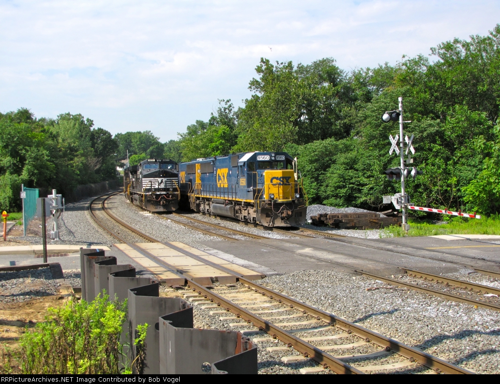 CSX 8560 and NS 9651